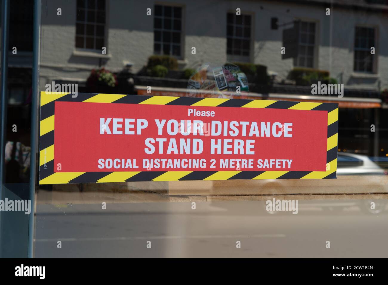 Please keep your distance signs hi-res stock photography and images - Alamy