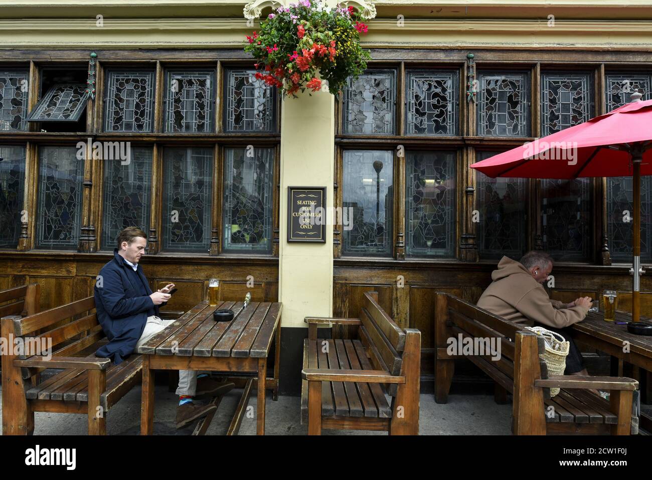 10pm close hi-res stock photography and images - Alamy