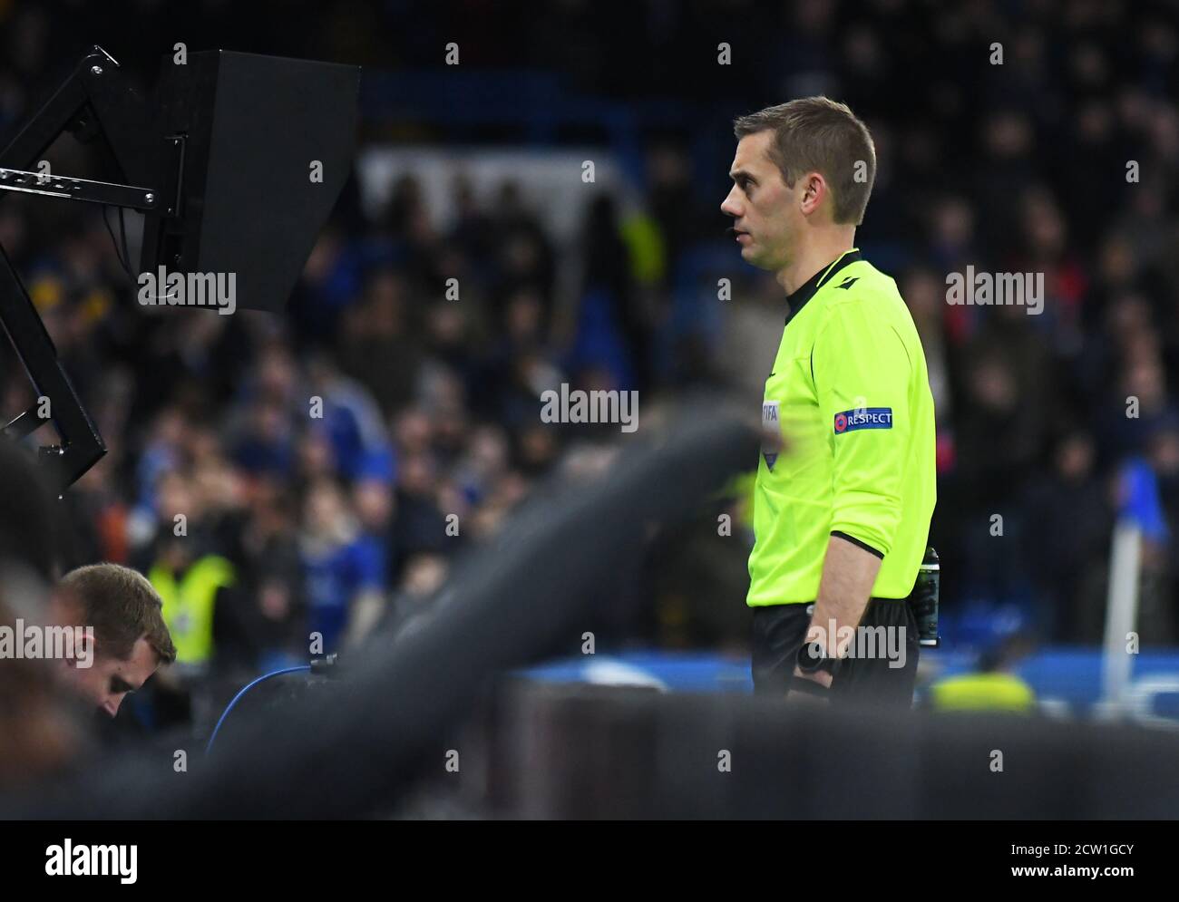 Var screen referee hi-res stock photography and images - Alamy