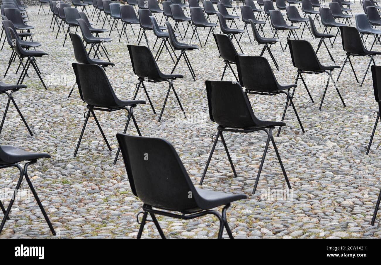 Arranged chairs hi-res stock photography and images - Alamy