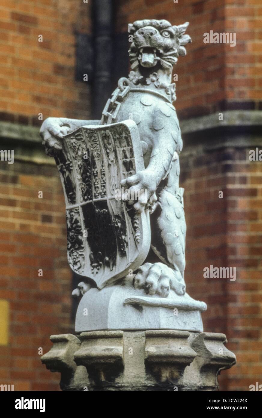 Henry viii coat of arms hi-res stock photography and images - Alamy