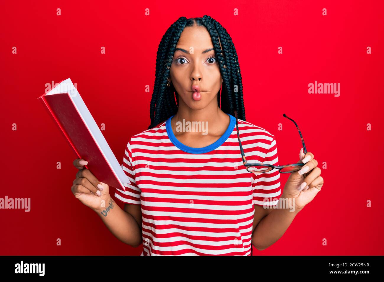 Woman squinting to read hi-res stock photography and images - Alamy