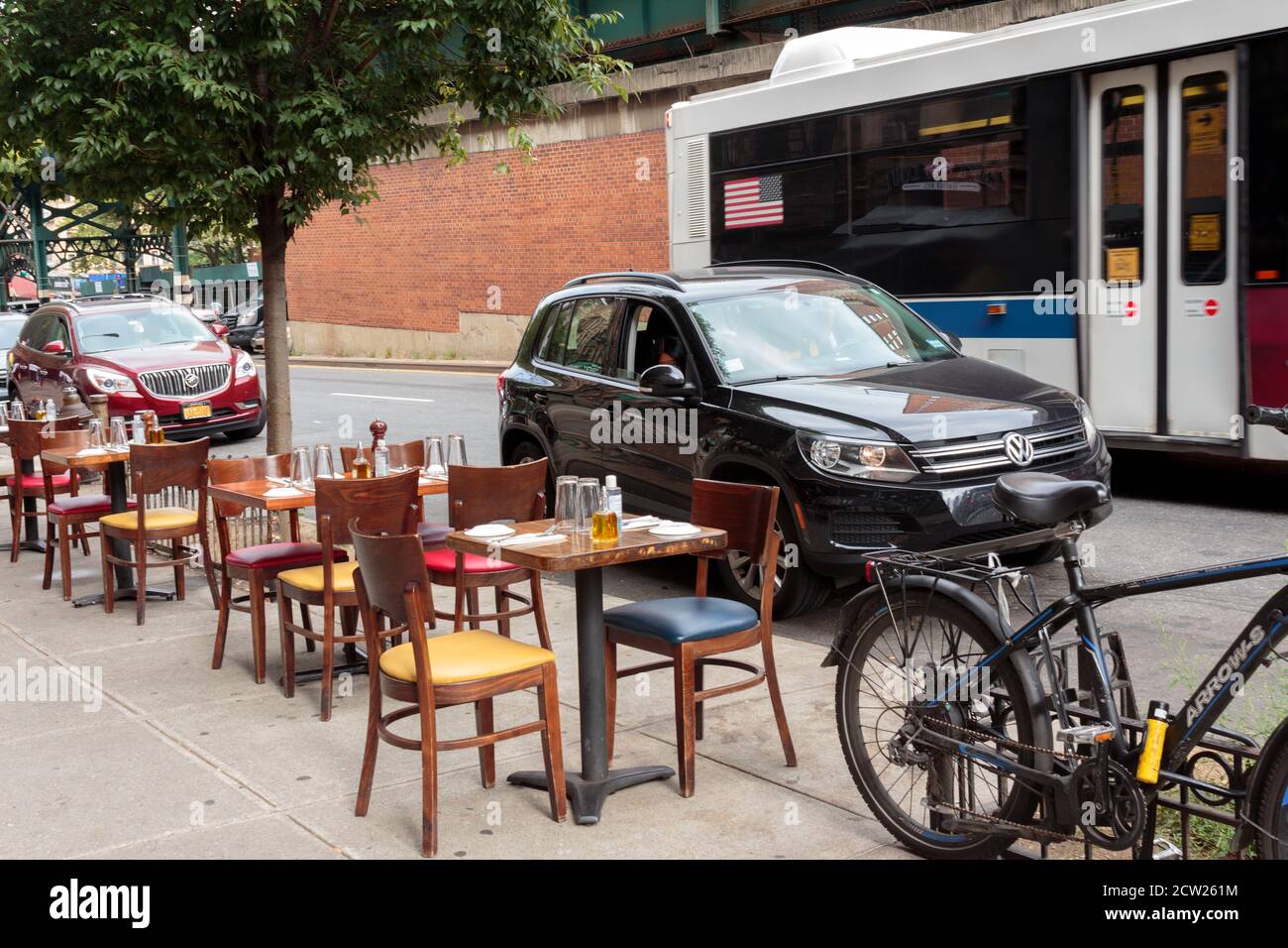 Empty outdoor dining tables on hi-res stock photography and images - Alamy