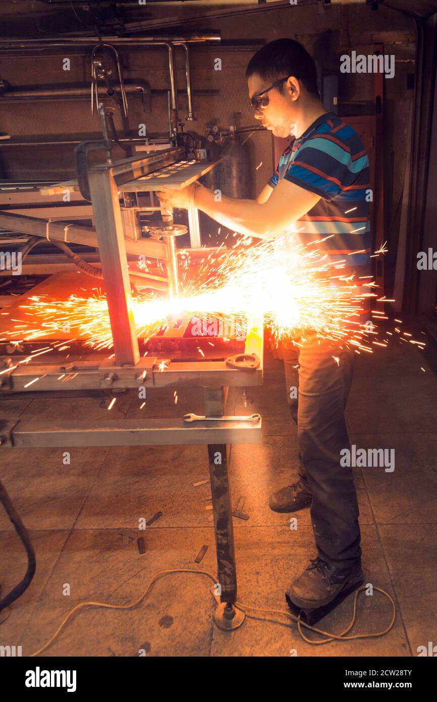 Plasma sheet metal cutting operator on a rack Stock Photo - Alamy