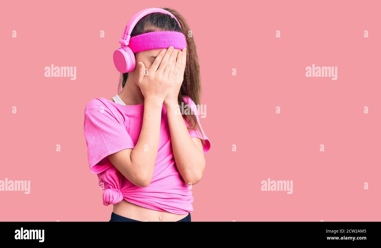 Person crying headphones hi-res stock photography and images - Alamy