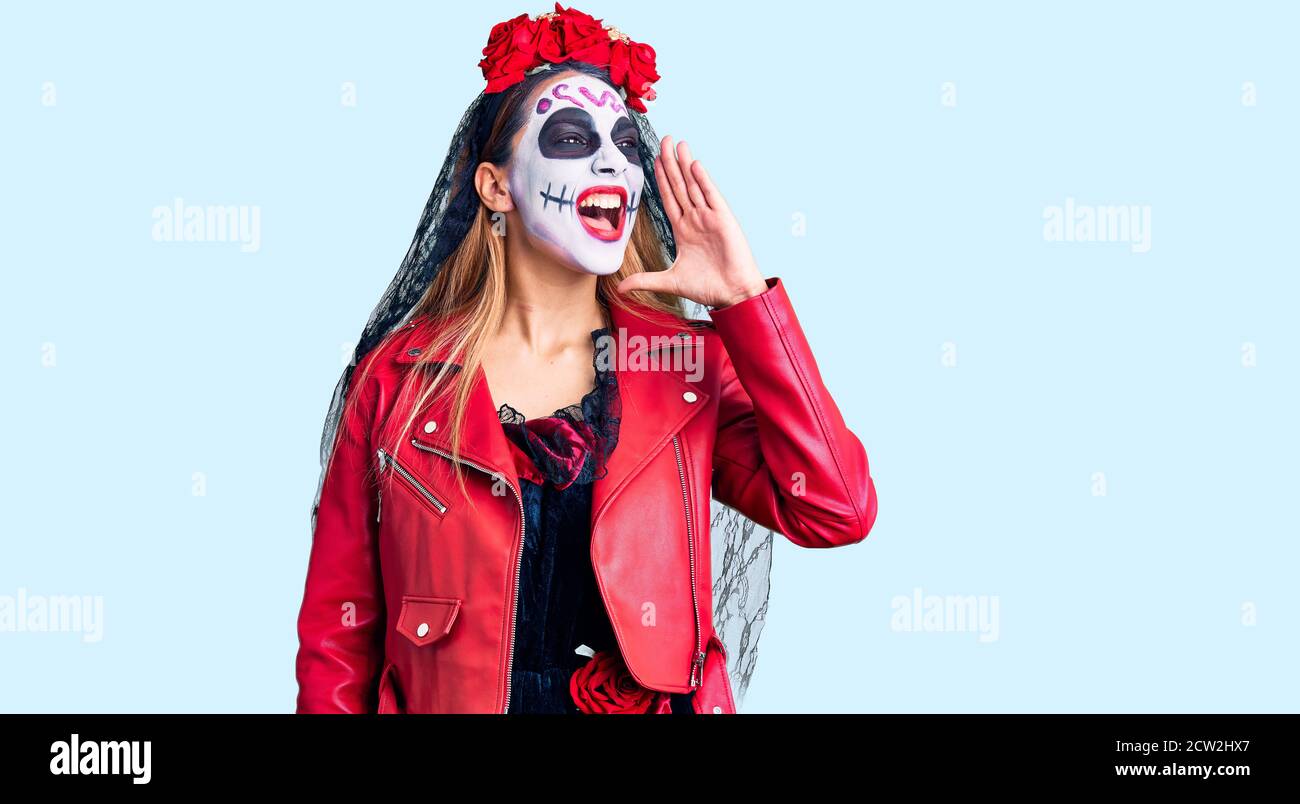 Woman screaming horror side hi-res stock photography and images - Alamy