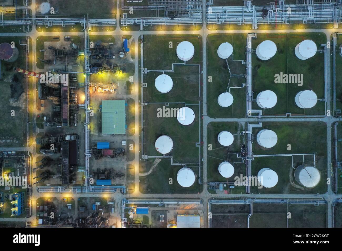 oil petrol refinery tank aerial top view Stock Photo - Alamy