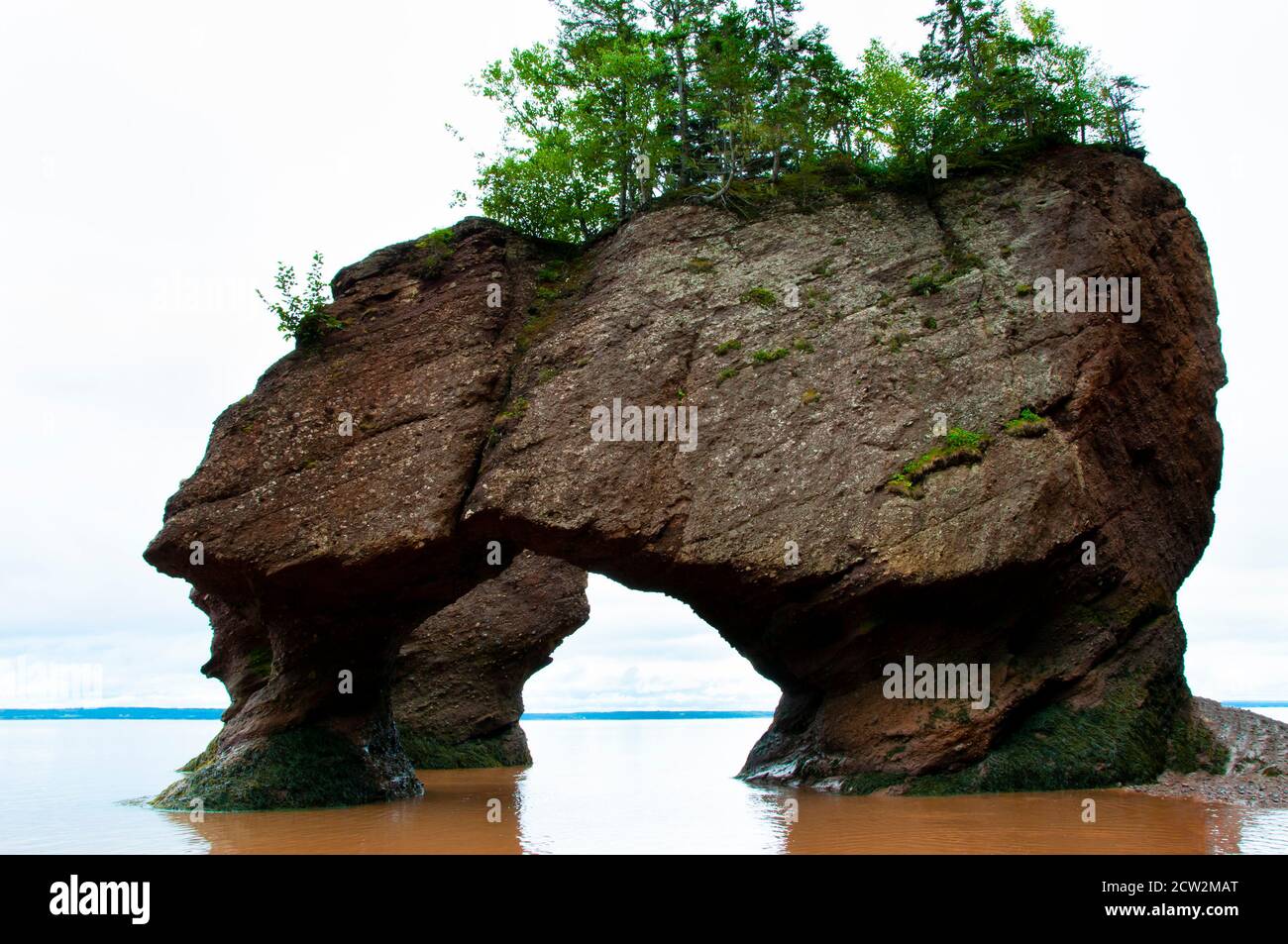 Bay of fundy new brunswick tide rocks hi-res stock photography and ...