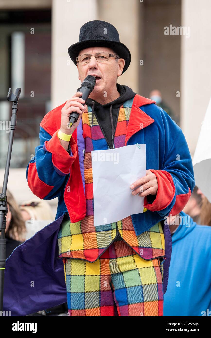 London, UK. 26th Sep, 2020. A speaker addresses the crowd during the ...