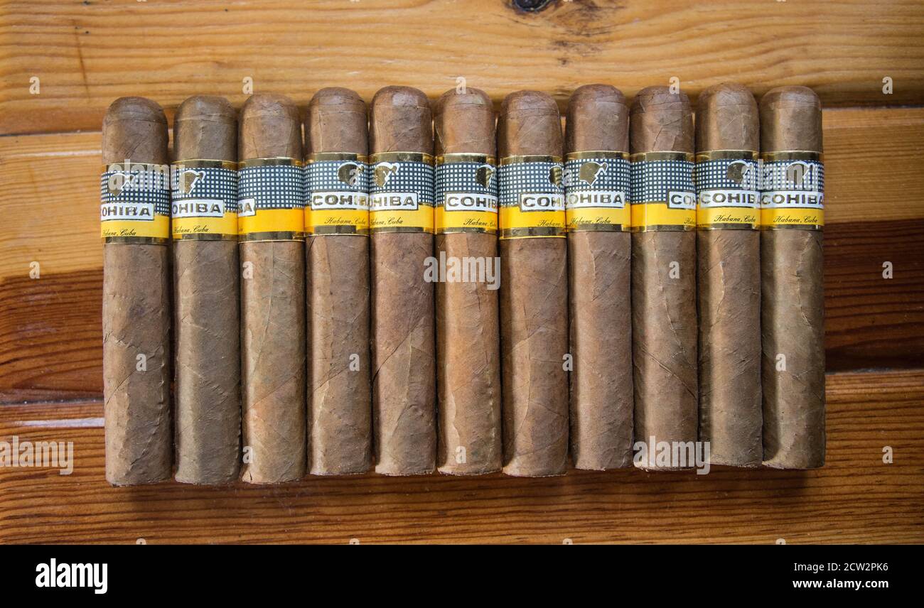 Cuban man old cuban man cigar smoker cigar hi-res stock photography and ...