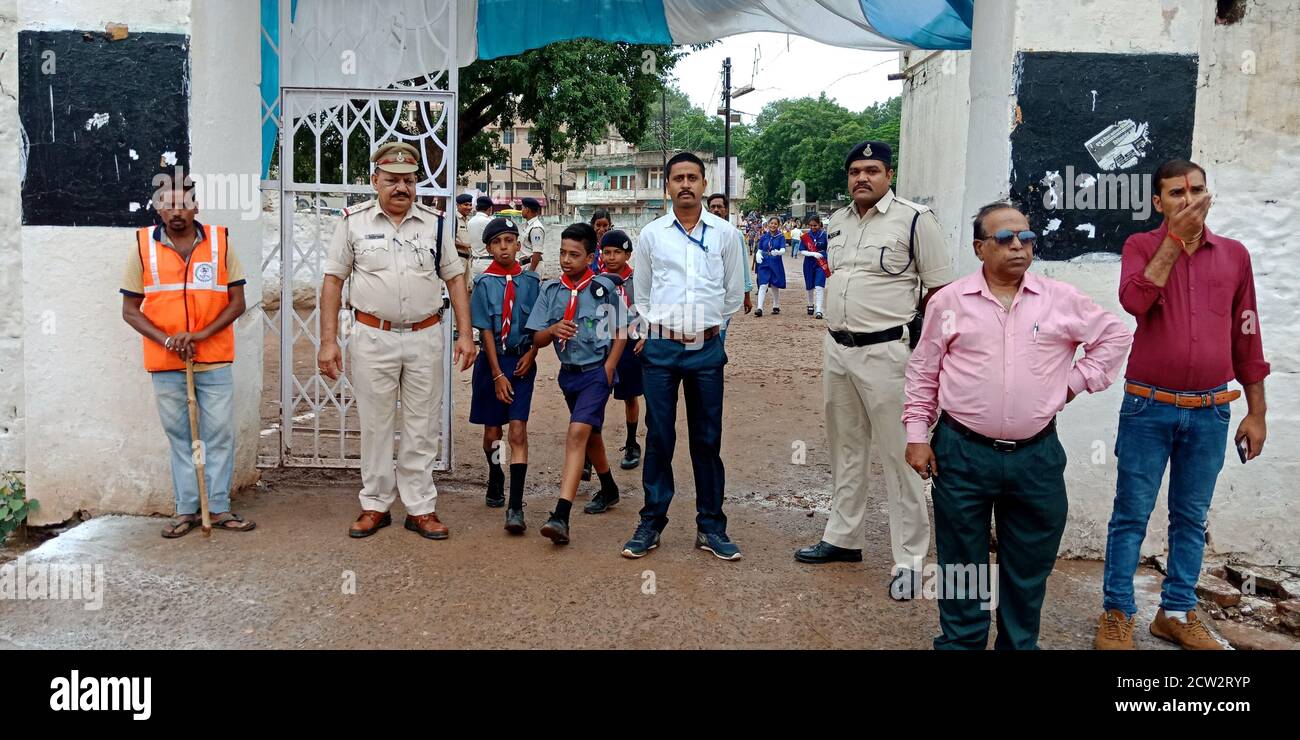 Indian army soldier standing in hi-res stock photography and images - Alamy