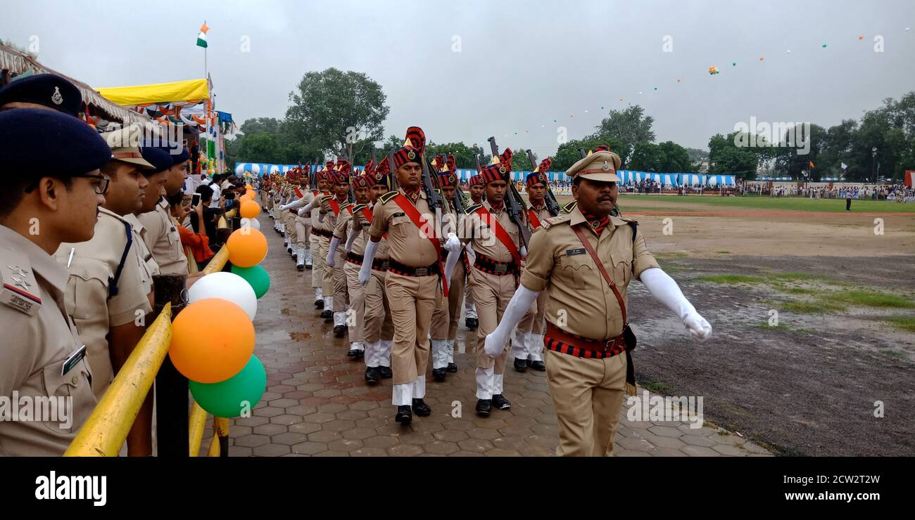 Police officers salute flag hi-res stock photography and images - Alamy