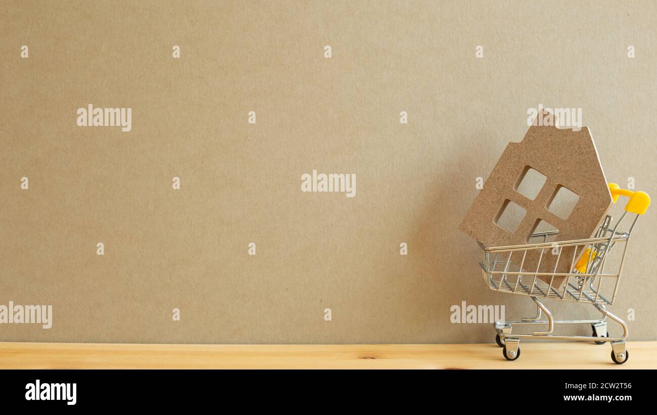 Commercial real estate shopping cart hi-res stock photography and ...