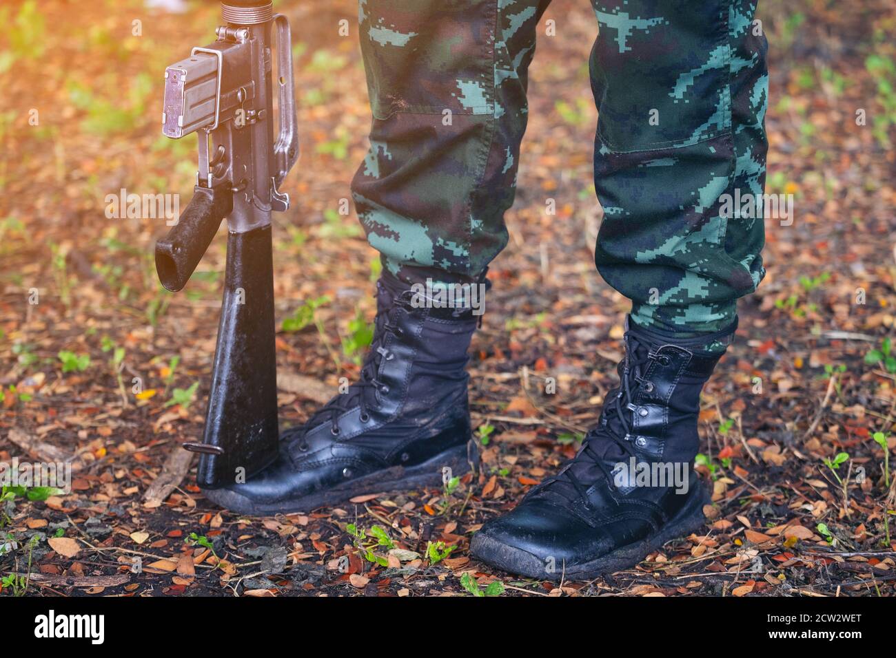 Gun on foot Army, Military Boots lines of commando soldiers in ...
