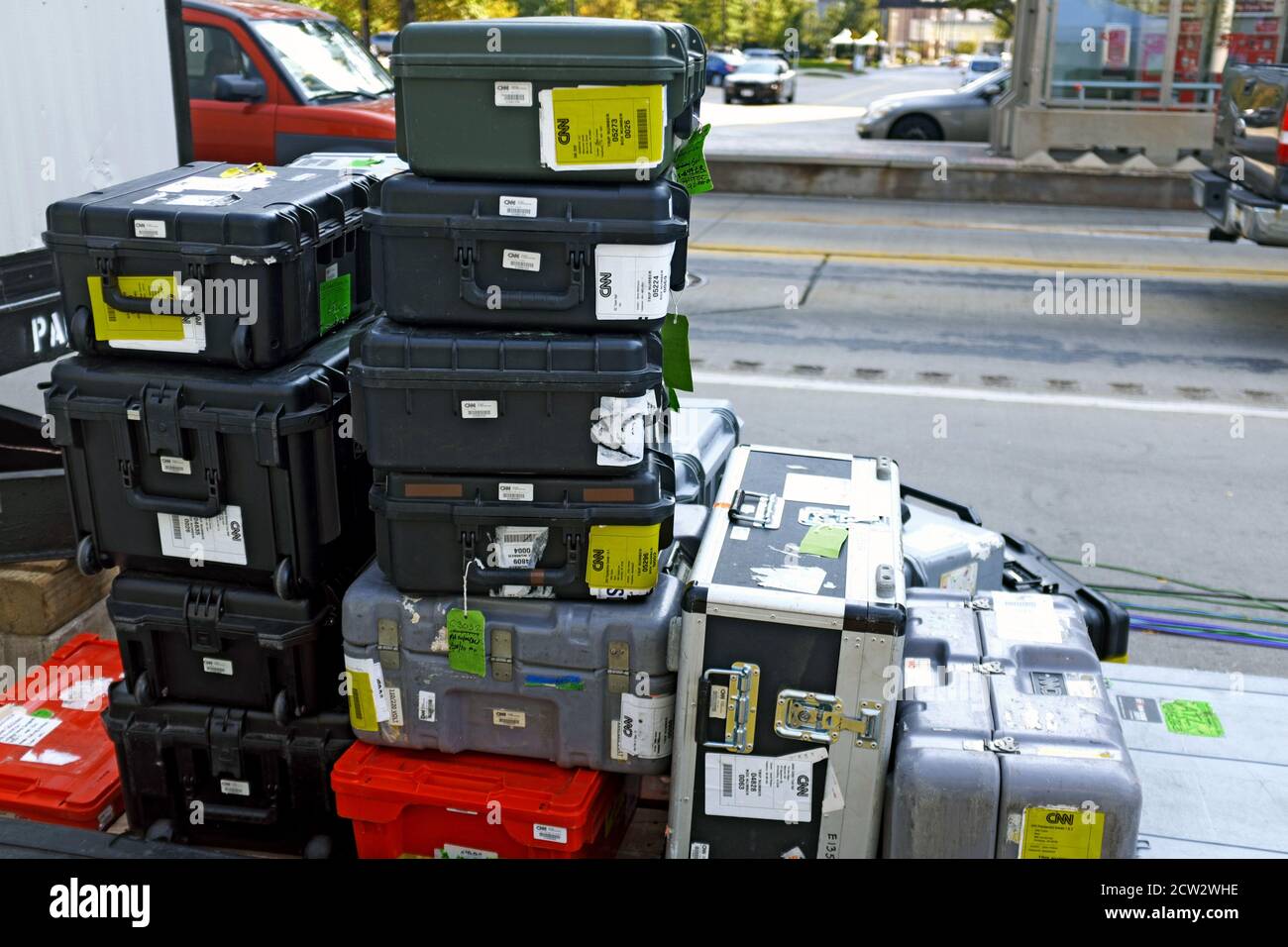 Presidential debate news coverage hi-res stock photography and images ...