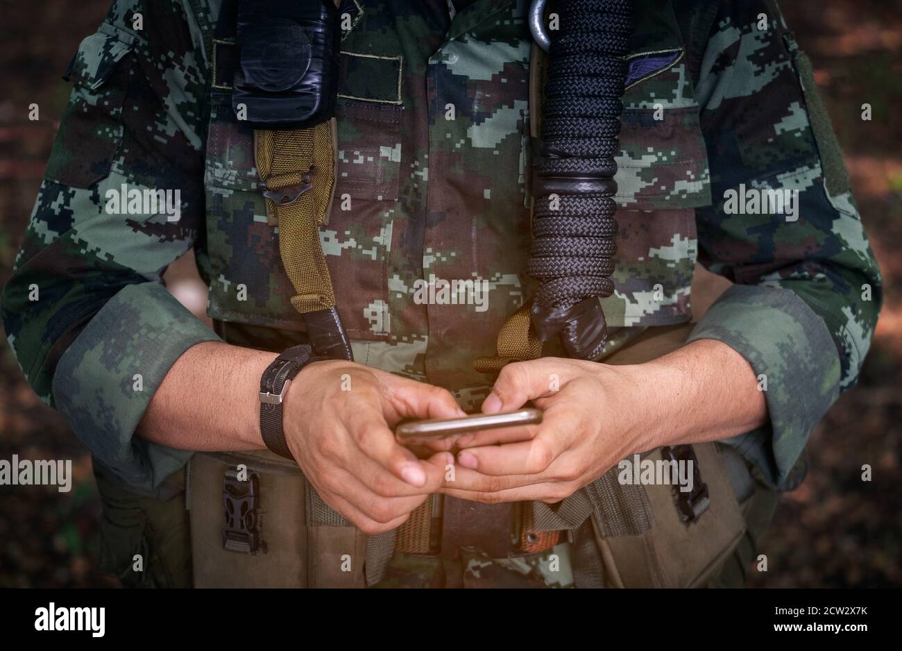 Mobile war screen hi-res stock photography and images - Alamy