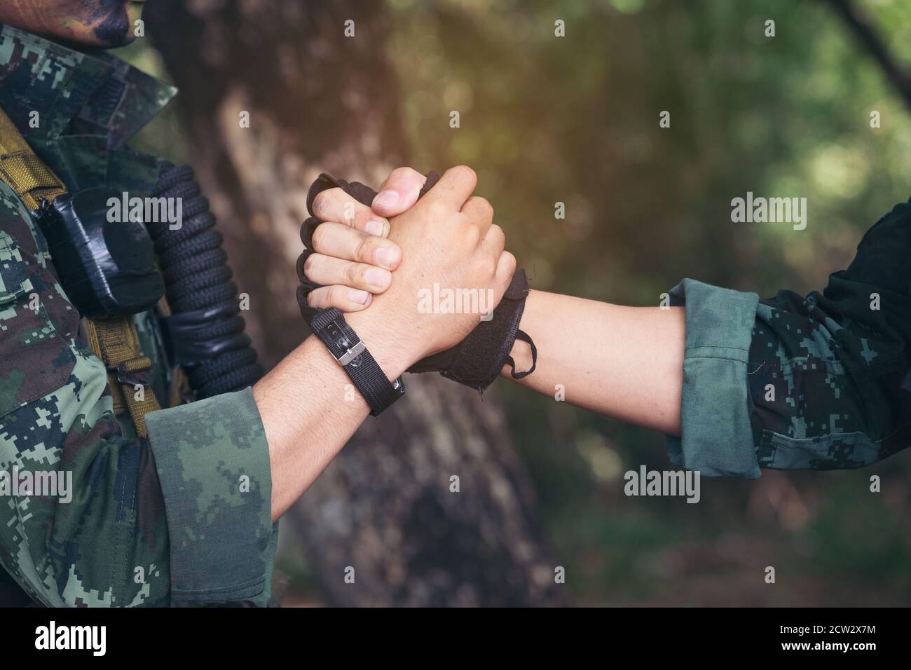 Soldier man shake hands hi-res stock photography and images - Alamy