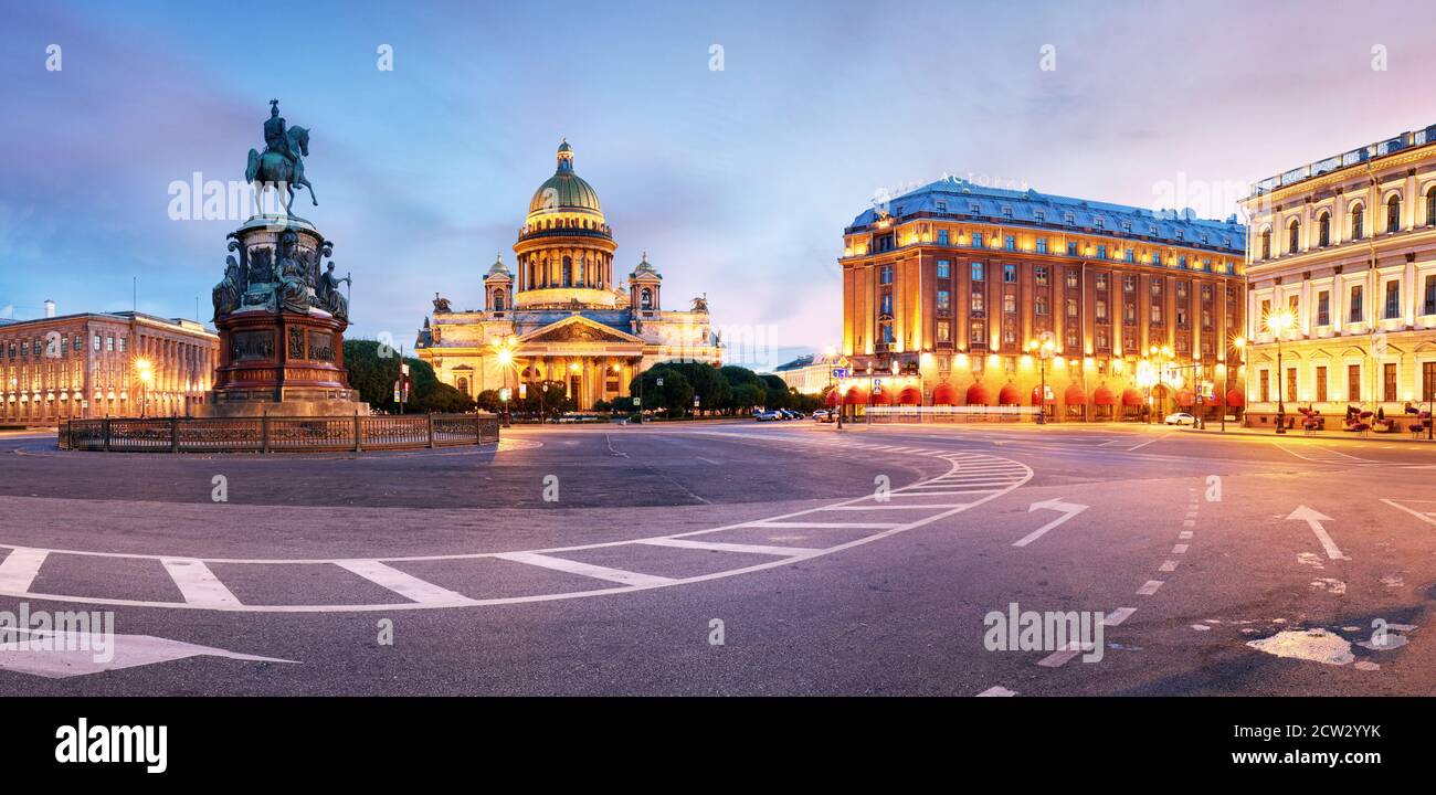 Panorama of Saint Petersburg night city skyline at Saint Isaac ...