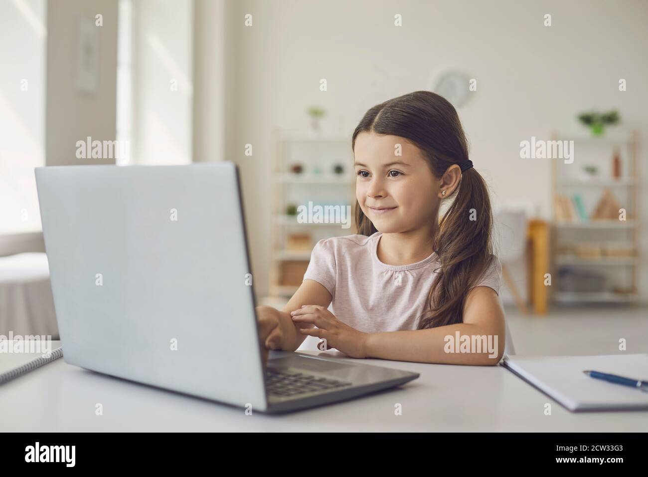 Kid online class hi-res stock photography and images - Alamy