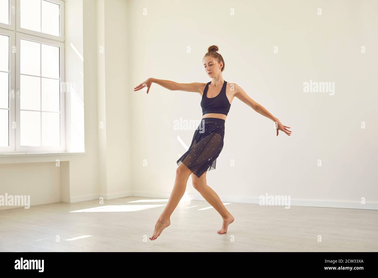 Ballerina barefoot dance dance hi-res stock photography and images - Alamy