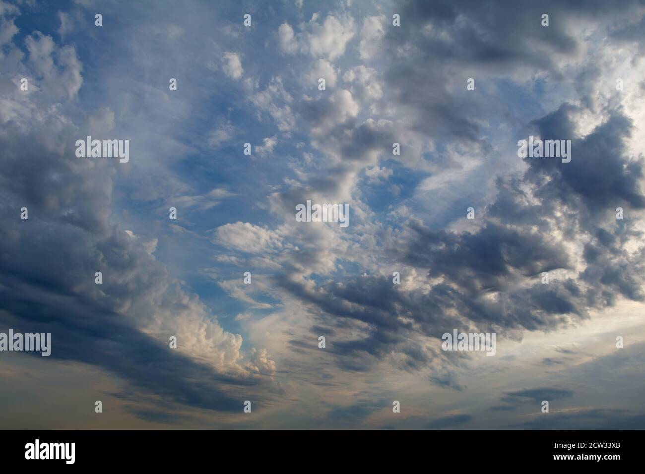 Blue sky with patchy cloud hi-res stock photography and images - Alamy