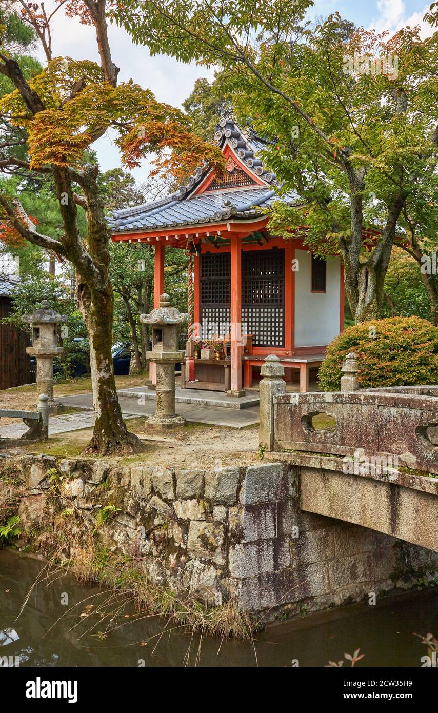 The small shrine over the watercourse with the contiguous stone bridges ...