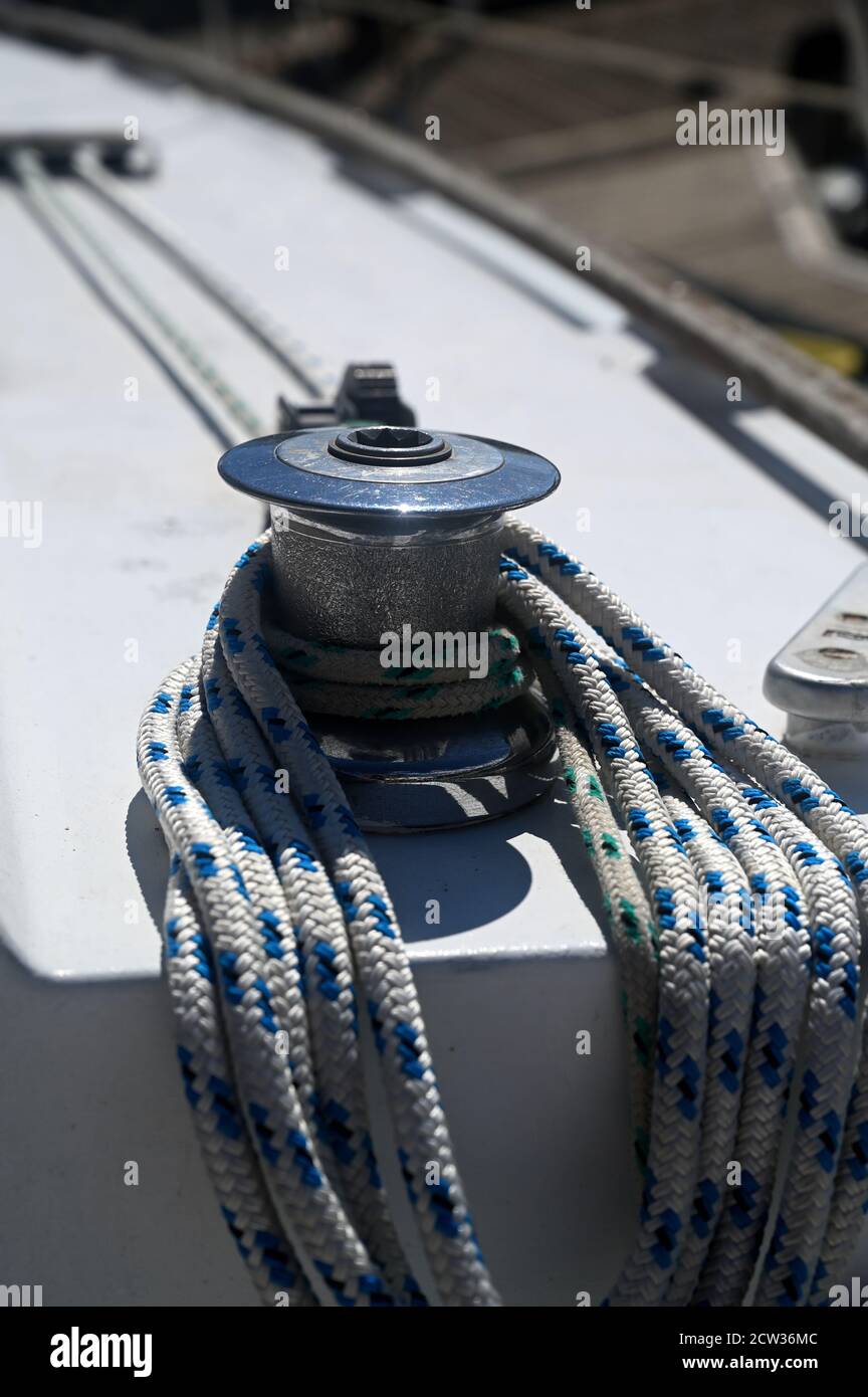 Rope pulley on sailing boat hi-res stock photography and images - Alamy