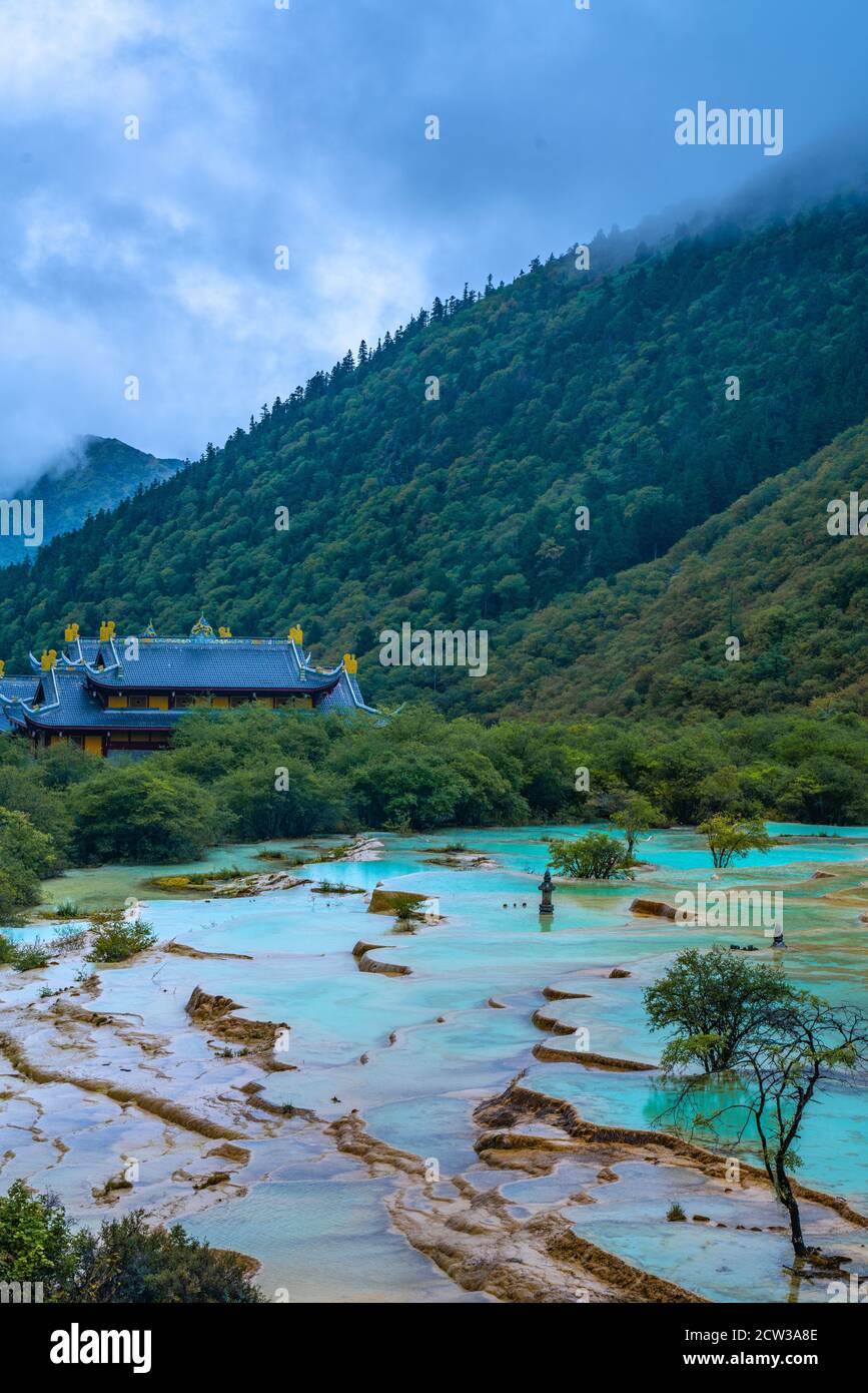 Huanglong china unesco hi-res stock photography and images - Alamy