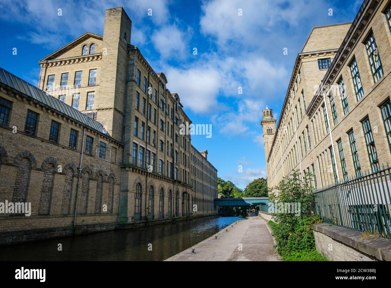 Salts Mill by the Leeds and Liverpool Canal, Saltaire, Bradford, West ...