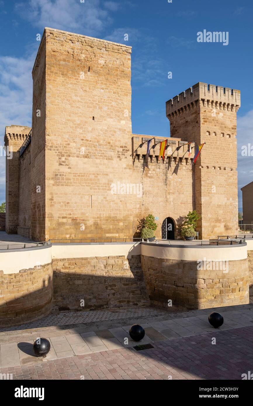 castillo de Aguas Mansas, construido durante los siglos XIII y XIV ...
