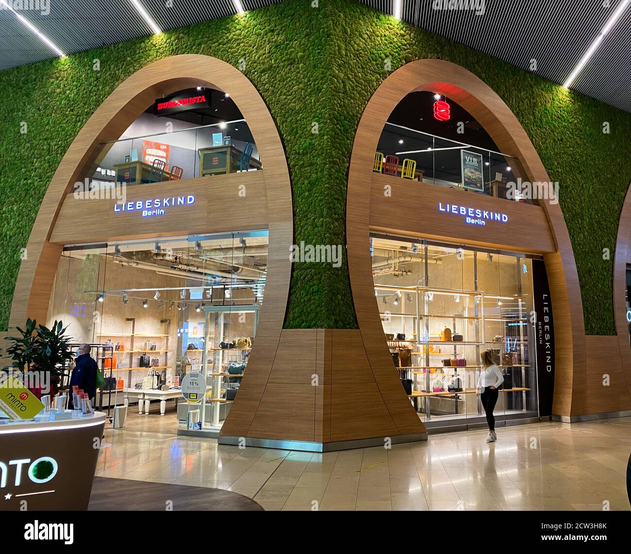 Inside mall storefront windows hi-res stock photography and images - Alamy