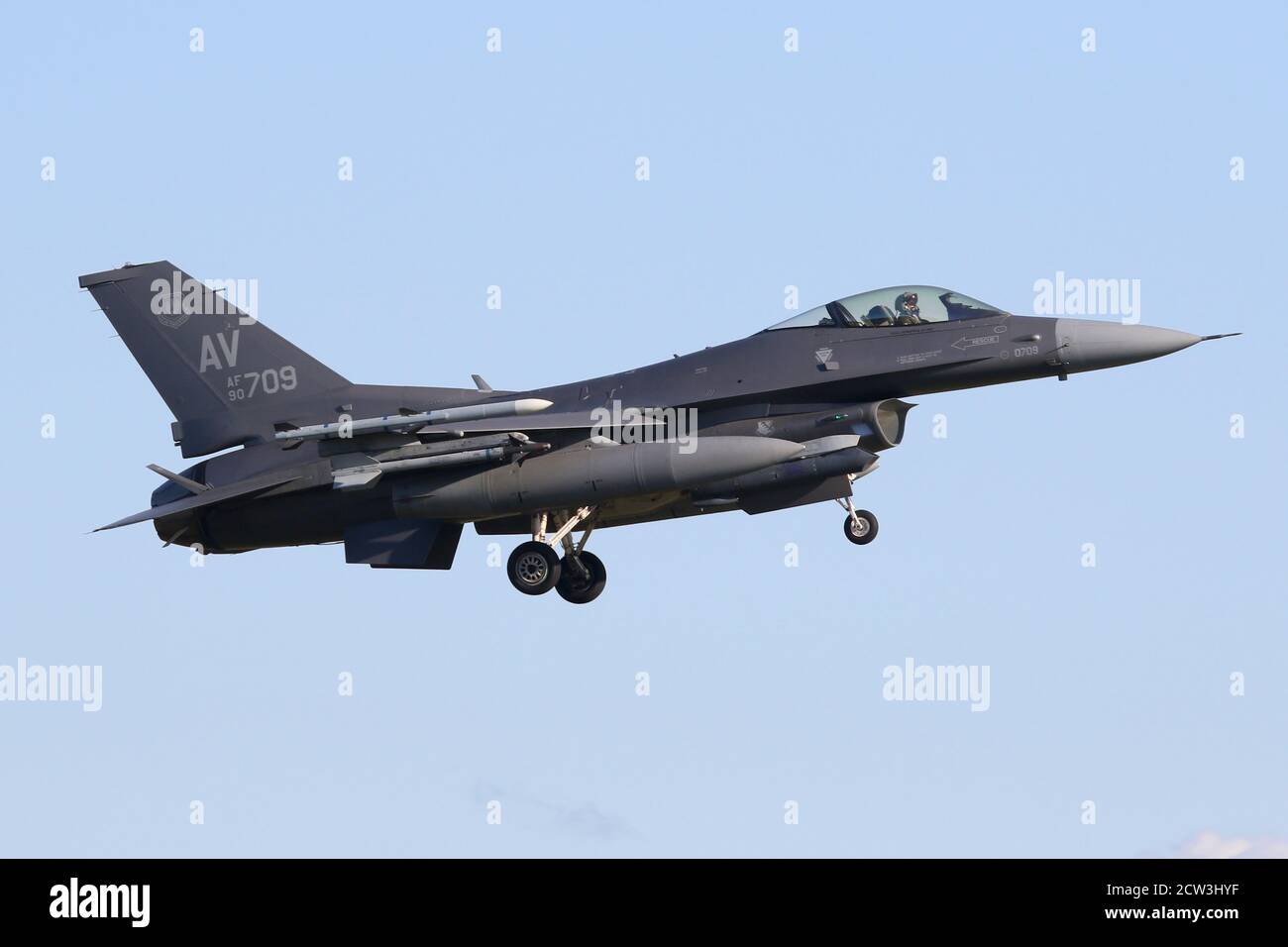 31st Fighter Wing F-16C from Aviano AB landing at RAF Lakenheath during ...