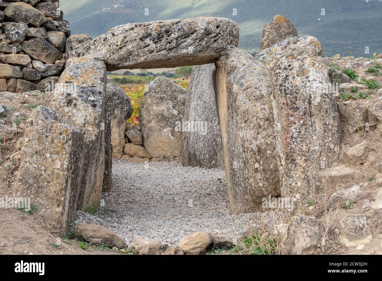 Dolmen de San Martín, época neolítica, Laguardia, Alava, País Vasco ...