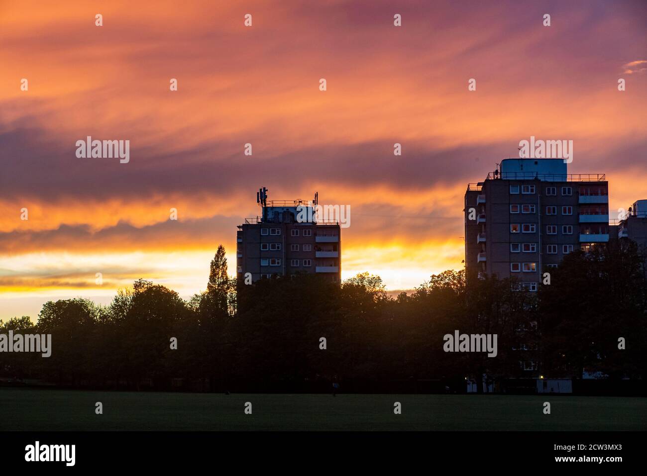 Silhouetted tower blocks hi-res stock photography and images - Alamy