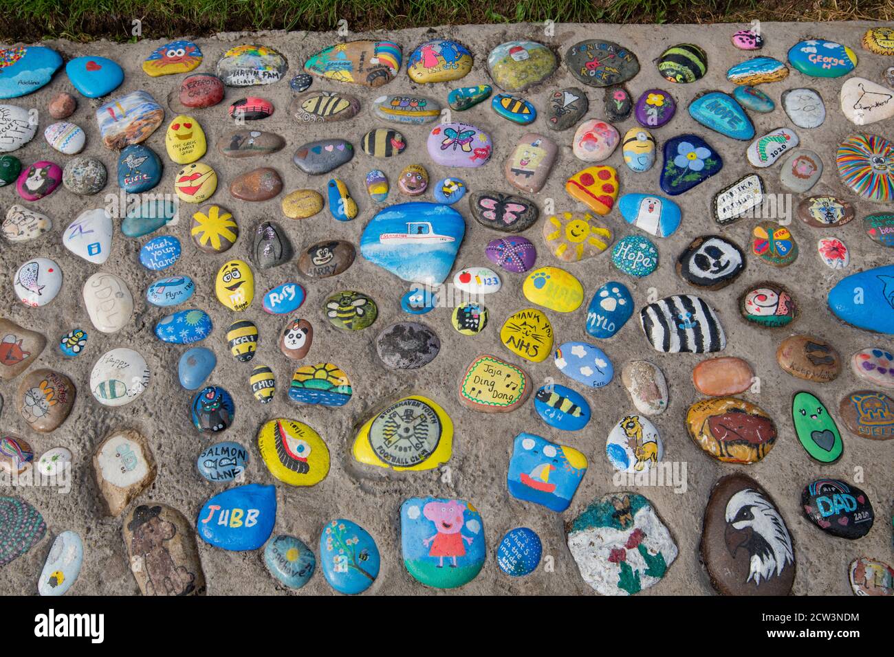 Painted pebbles hi-res stock photography and images - Alamy