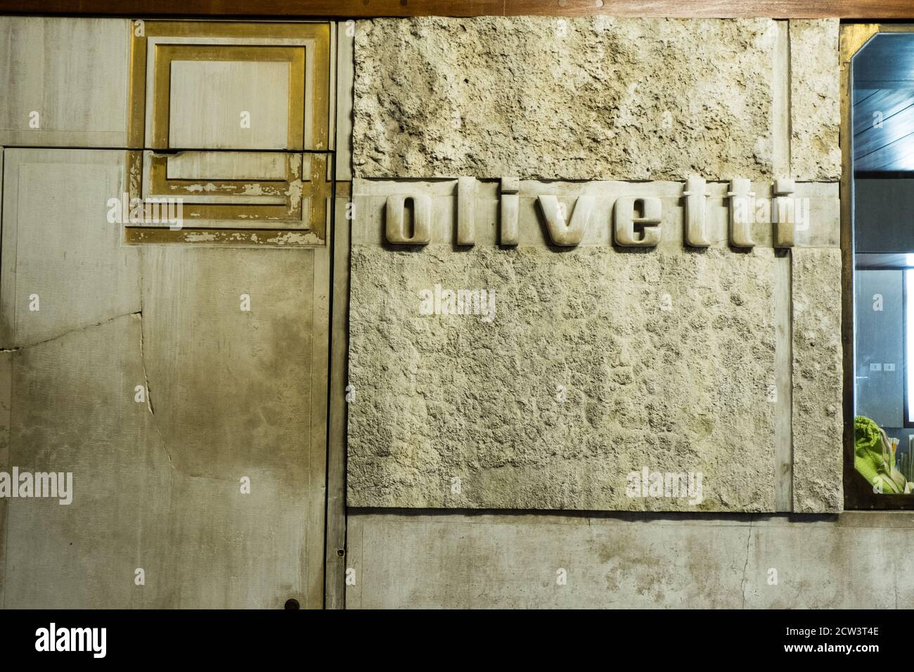 Olivetti macchina da scrivere hi-res stock photography and images - Alamy