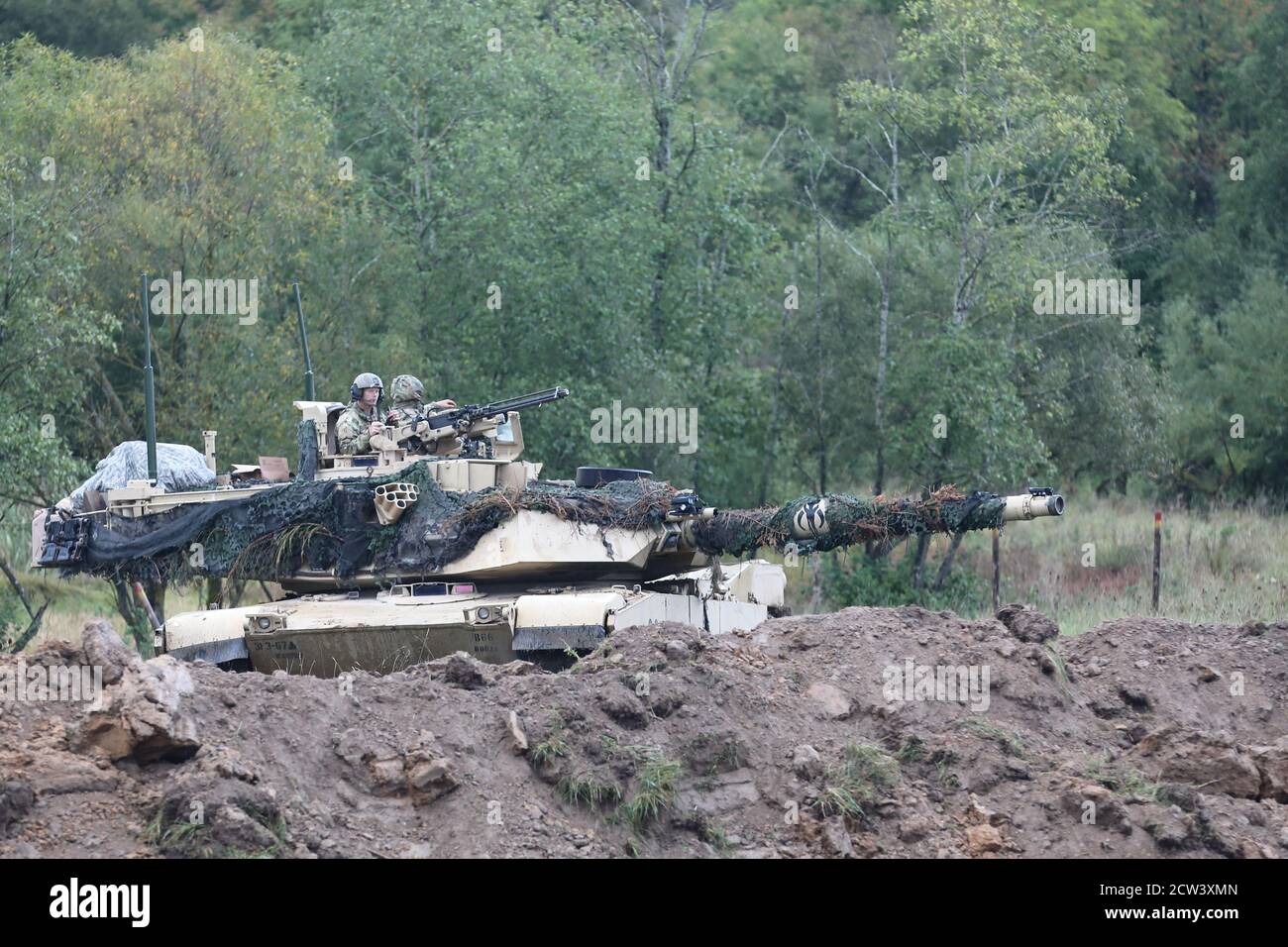 Soldiers assigned to 3rd Battalion, 67th Armor Regiment rush to the ...