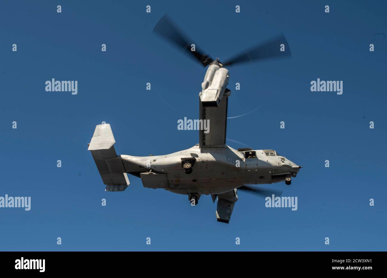 An MV-22 Osprey, assigned to Marine Medium Tiltrotor Squadron (VMM) 262 ...