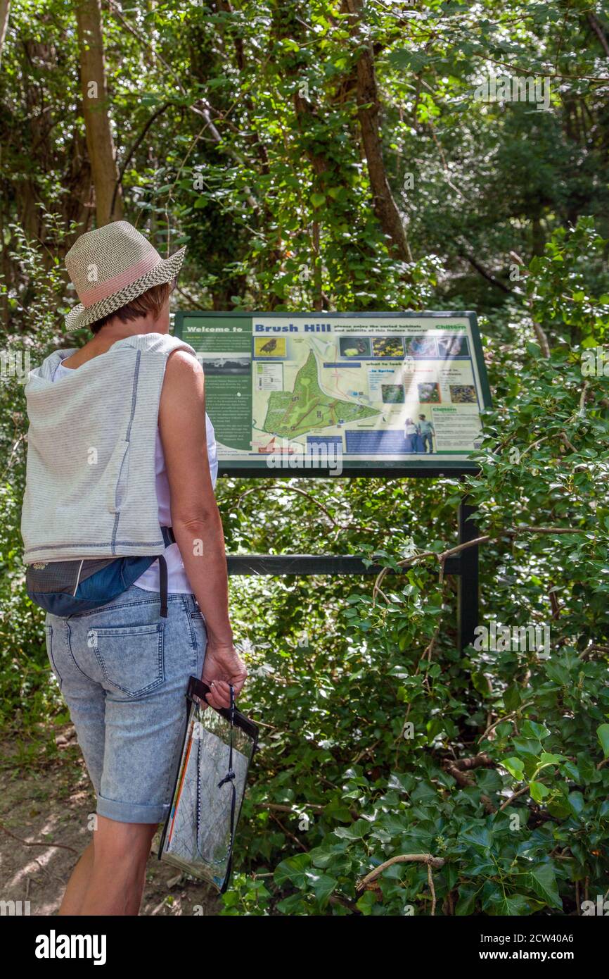 Walking distance sign hi-res stock photography and images - Alamy