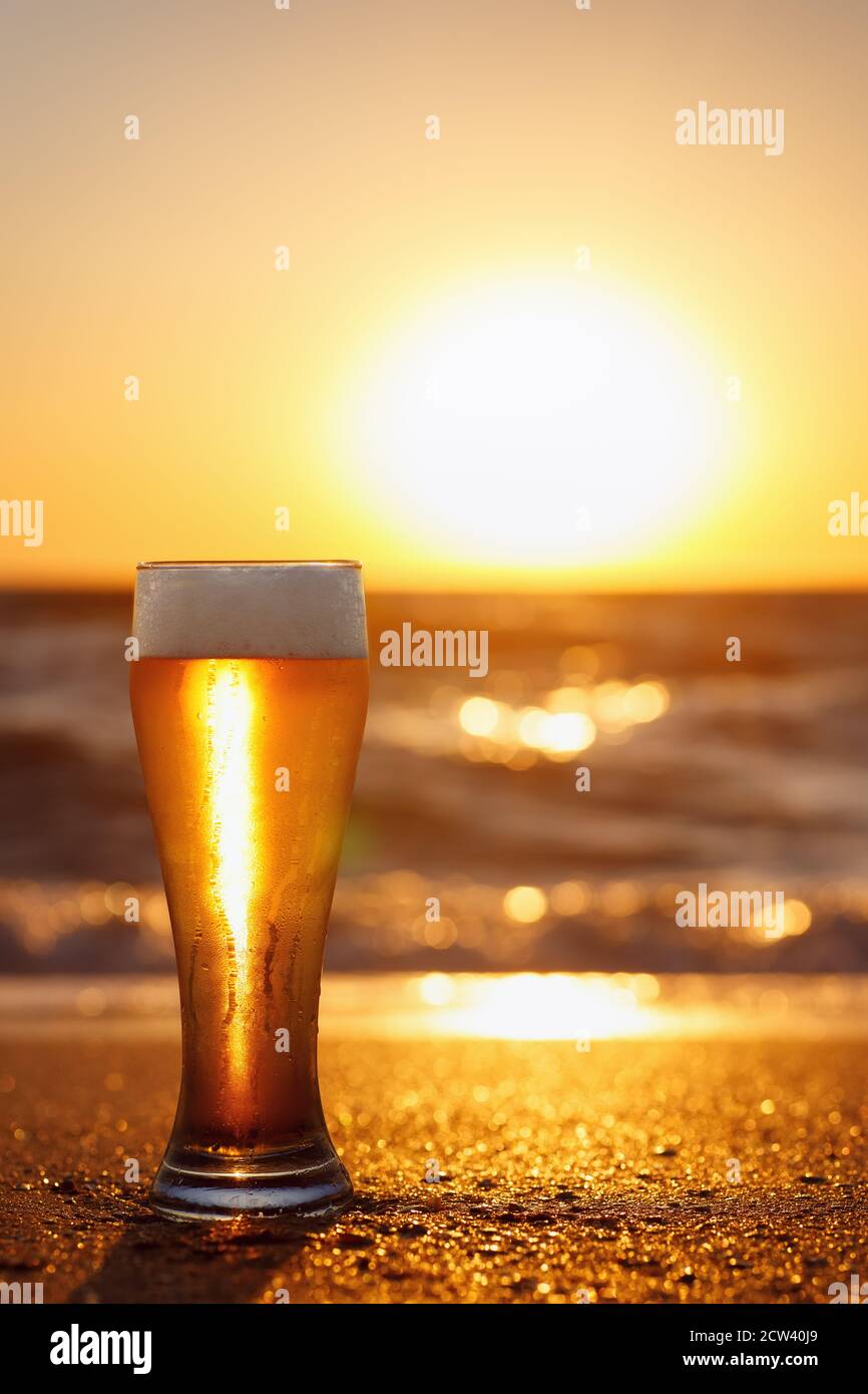 Glass drink on beach hi-res stock photography and images - Alamy