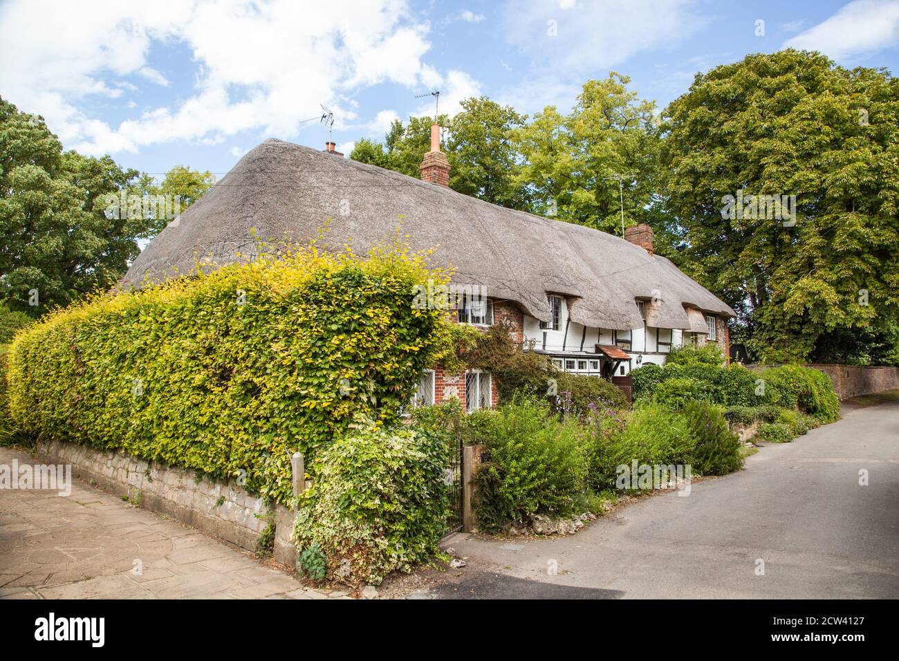 Idyllic village uk hi-res stock photography and images - Alamy