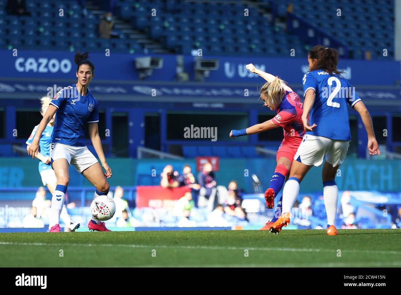 LIVERPOOL, ENGLAND. SEPT 27TH 2020 Chelsea Women's Erin Cuthbert (right ...