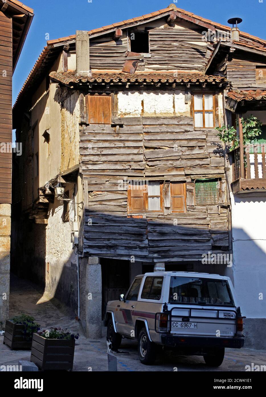 Arquitectura tradicional de madera hi-res stock photography and images ...