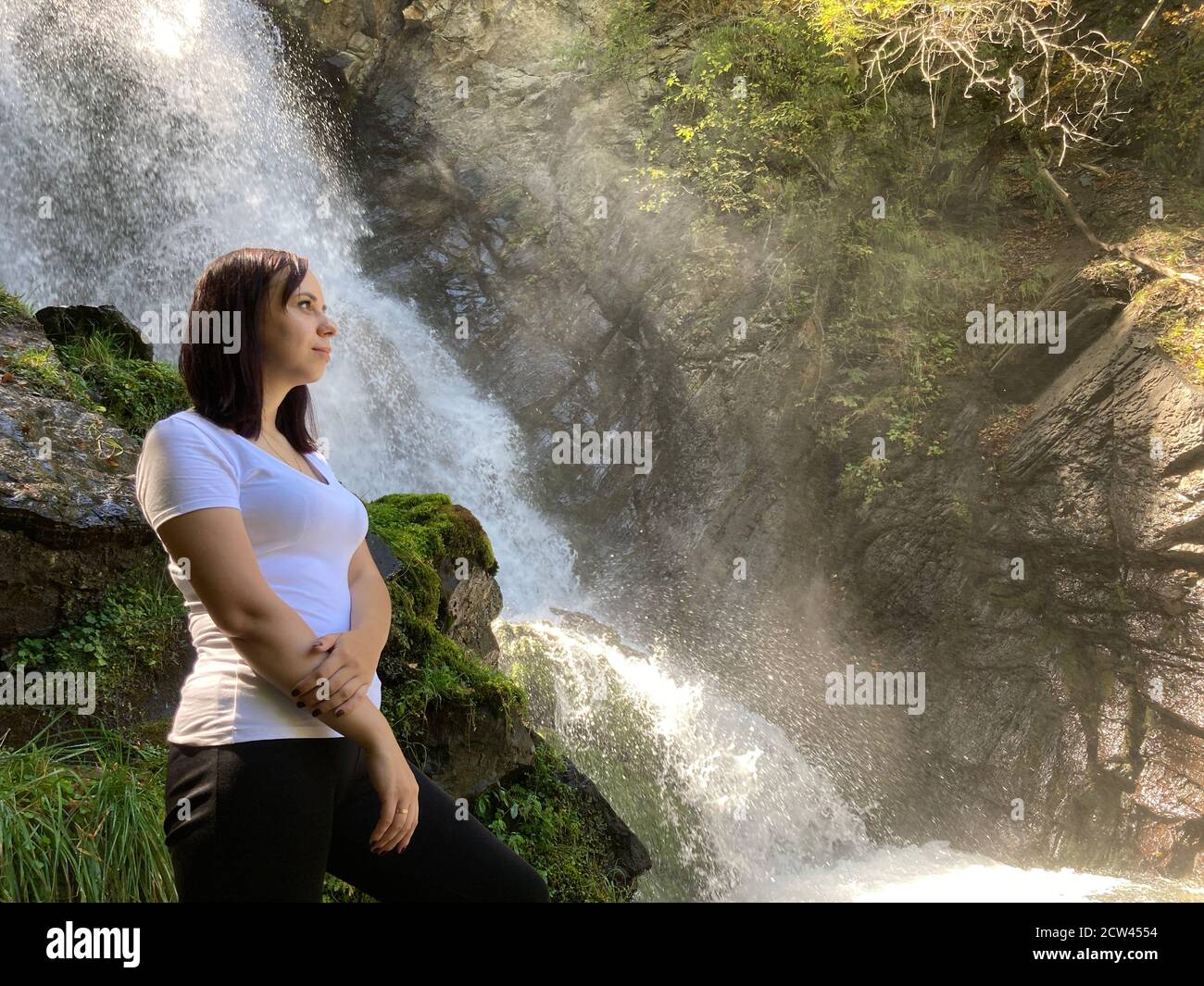 Tourist woman enjoying waterfall hi-res stock photography and images ...