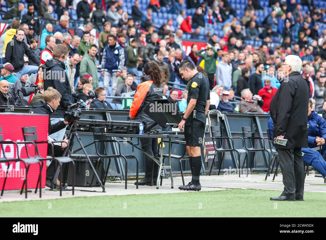 Scheidsrechter dennis higler hi-res stock photography and images - Alamy Scheidsrechter dennis higler hi-res stock photography and images - Alamy