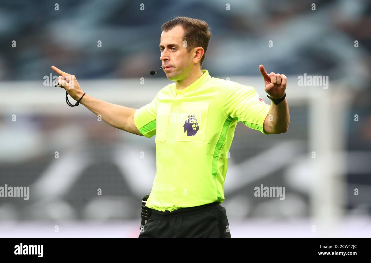 Referee signals for var hi-res stock photography and images - Alamy