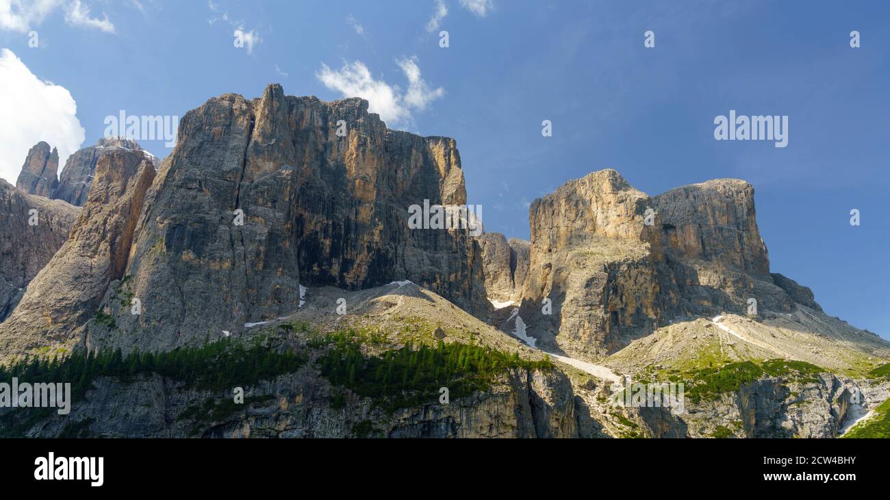 Mountain landscape at summer along the road to Gardena pass, Dolomites ...