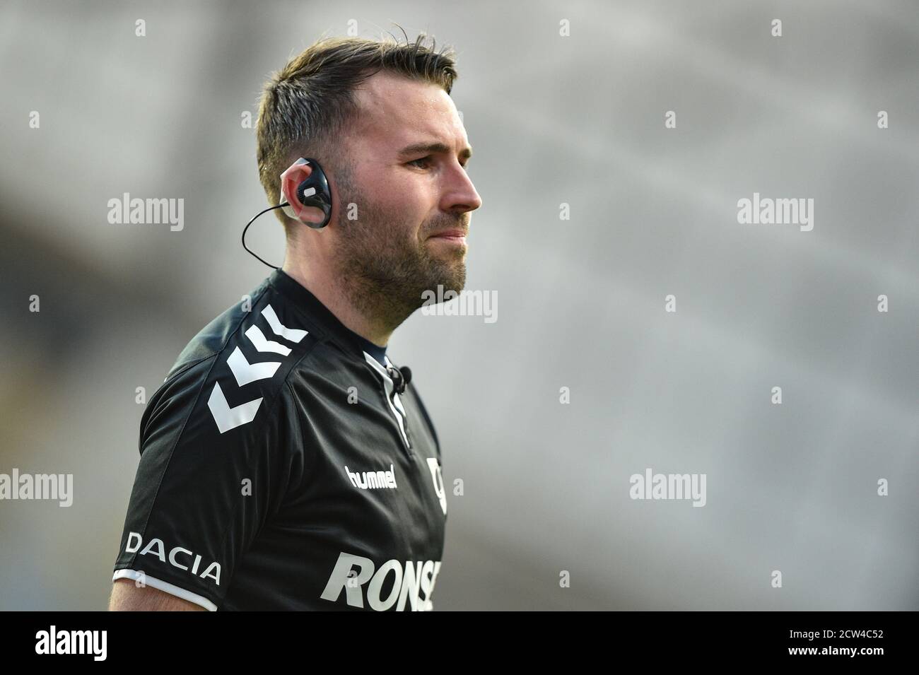 Liam moore referee hi-res stock photography and images - Alamy