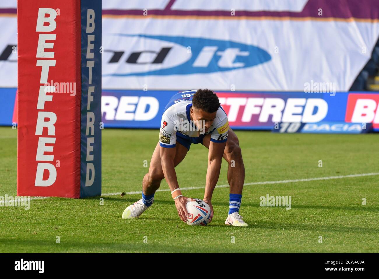 Regan Grace (5) of St Helens goes over for a try Stock Photo - Alamy