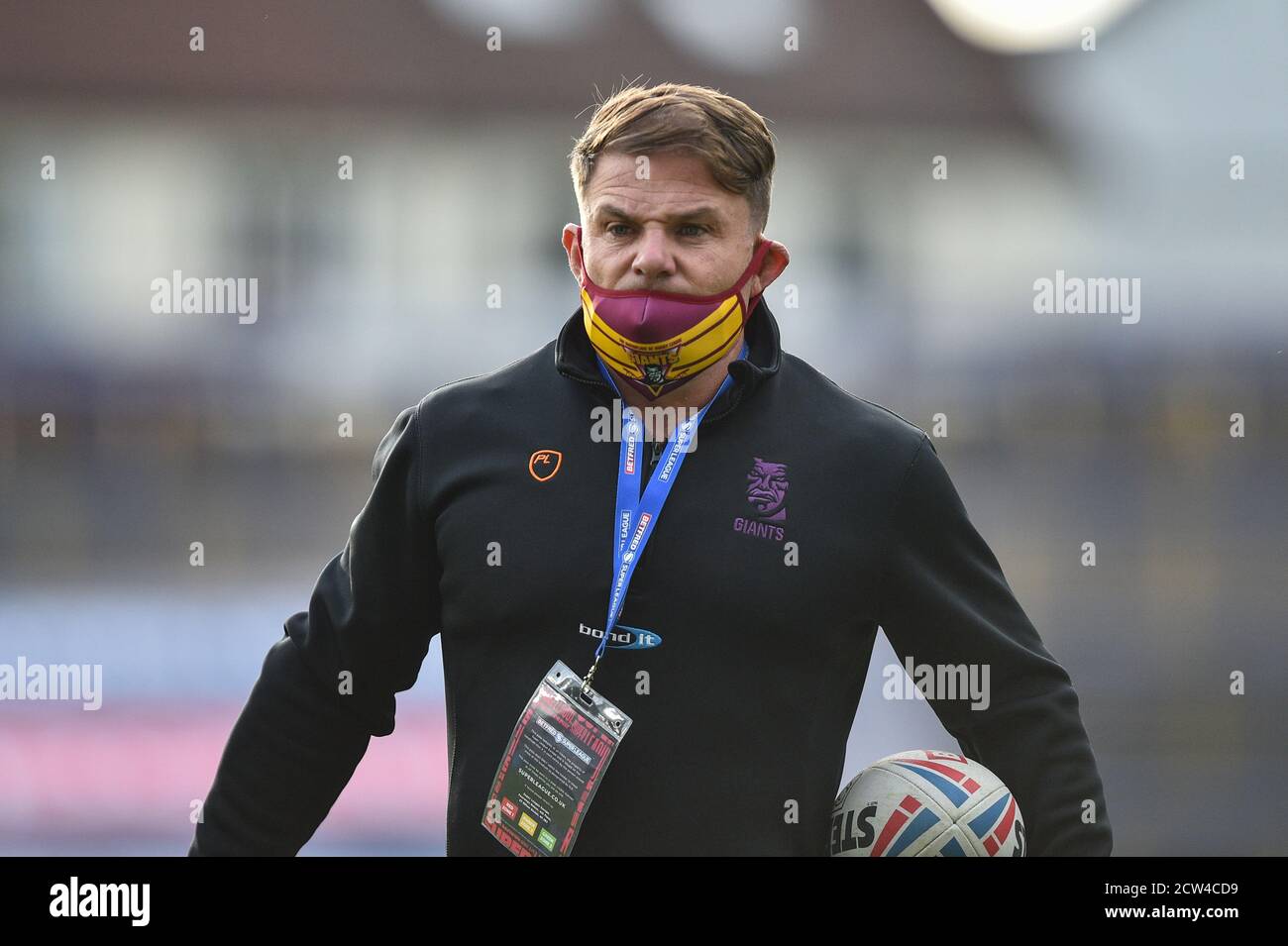 Simon Woolford head coach of Huddersfield Giants during the warm up ...